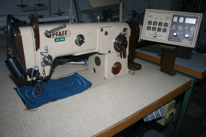 Masina de cusut zig zag cu functii automate Pfaff 438